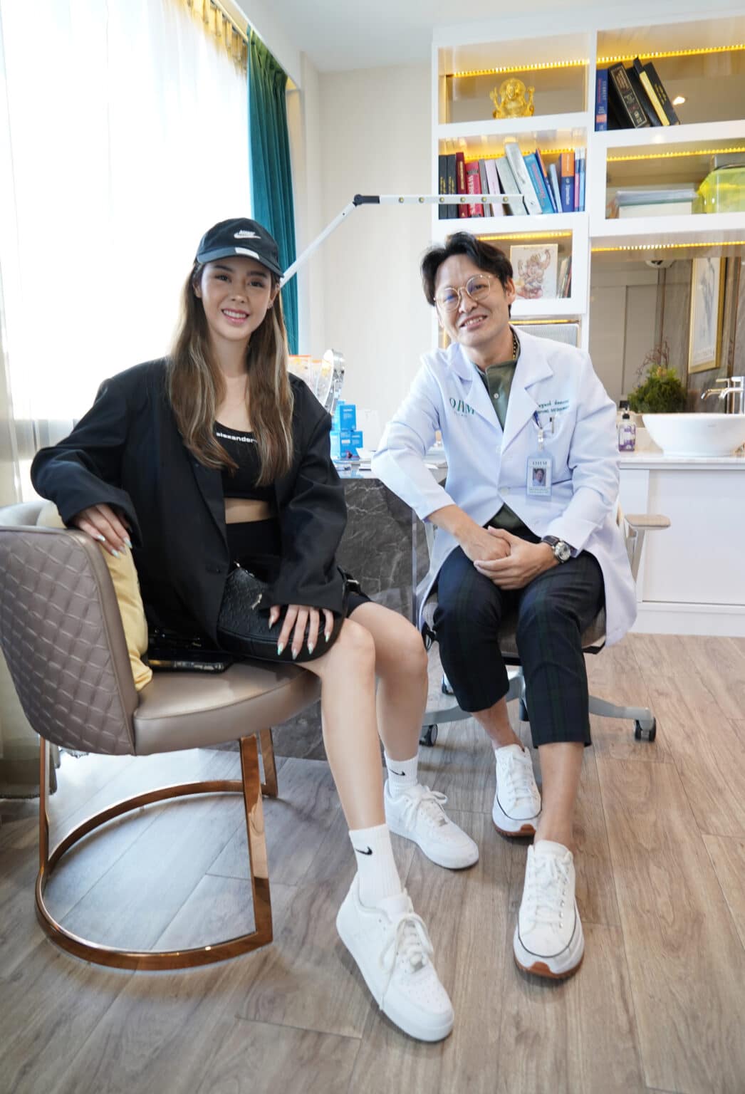 รวมดาราและเซเลบริตี้ที่เลือกใช้บริการ | OHM Clinic